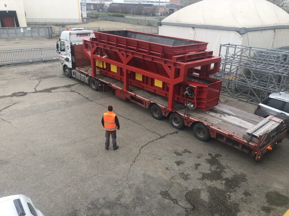 Apron feeder for Clay — Unibelt